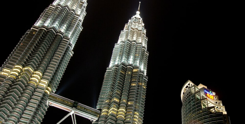 ''Tapak Pembinaan Yang Tak Pernah Tidur, Kerja Tanpa Rehat,'' - Fakta Unik Tentang KLCC Ramai ...