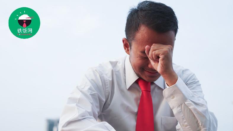 Your Colleague is Crying at Work, What Should You Do?